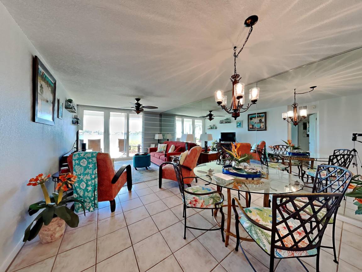 100 M² Condo ∙ 2 Bedrooms ∙ 6 Guests - St. Petersburg, FL