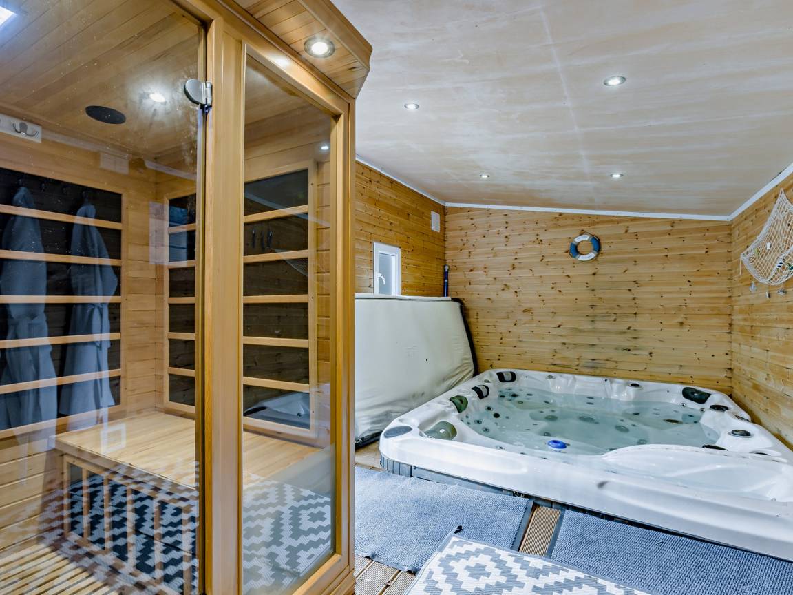 Cottage ∙ 4 Bedrooms ∙ 8 Guests - Appledore
