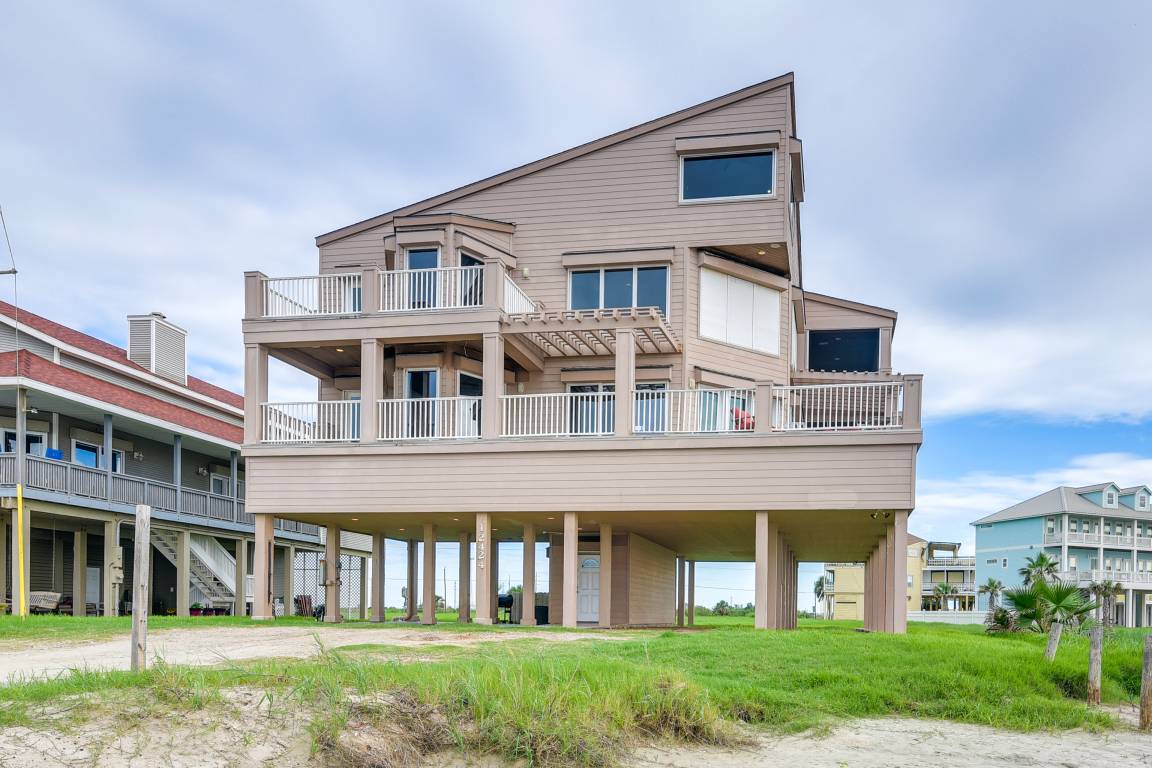 240 M² House ∙ 5 Bedrooms ∙ 13 Guests - Galveston