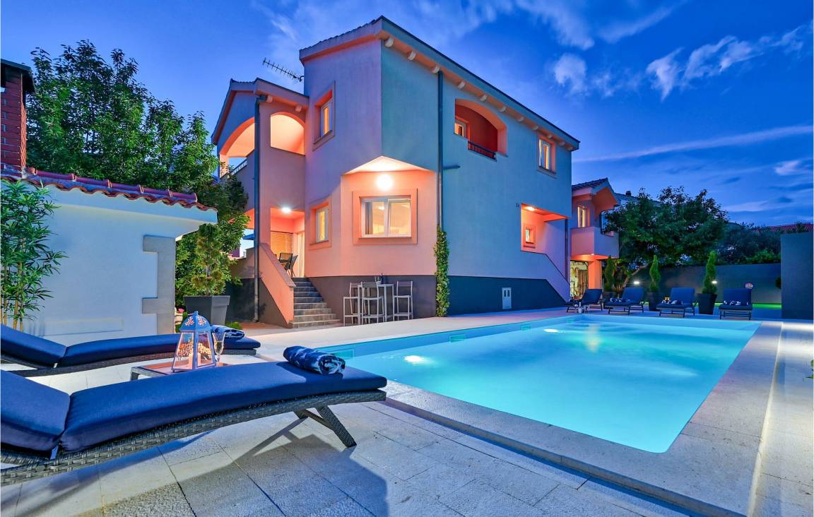 400 M² Huis ∙ 5 Slaapkamers ∙ 10 Gasten - Sukošan