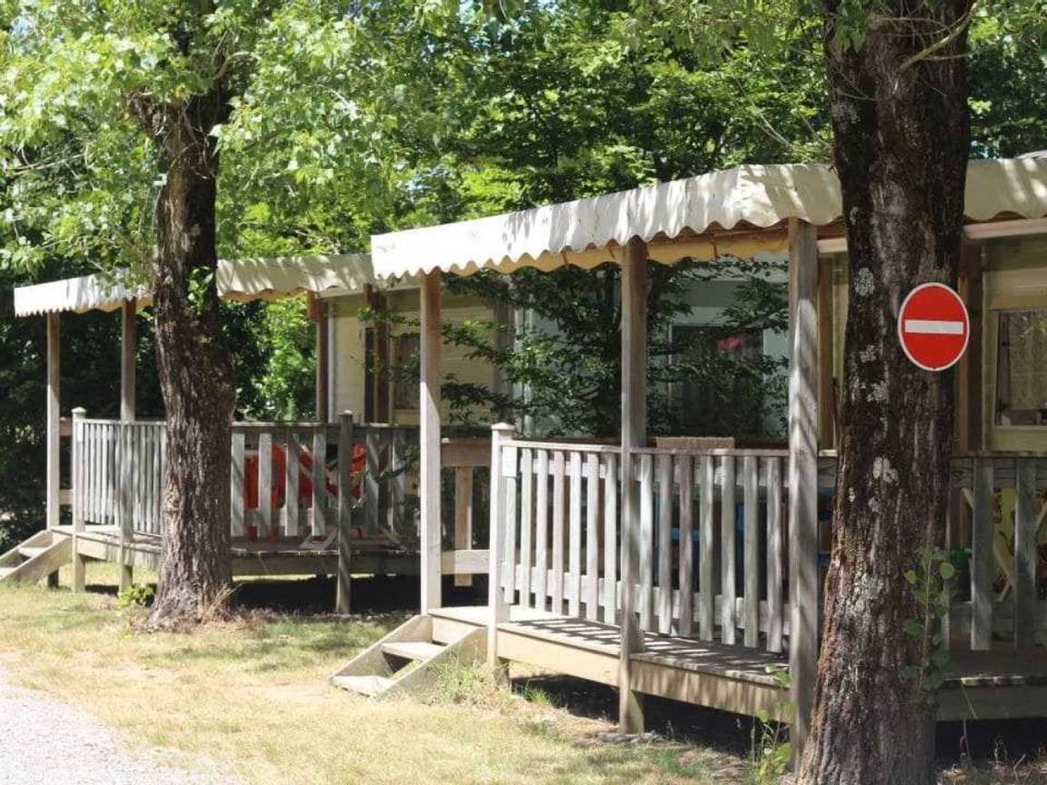 16 M² Camping ∙ 2 Chambres ∙ 4 Personnes - Aizenay