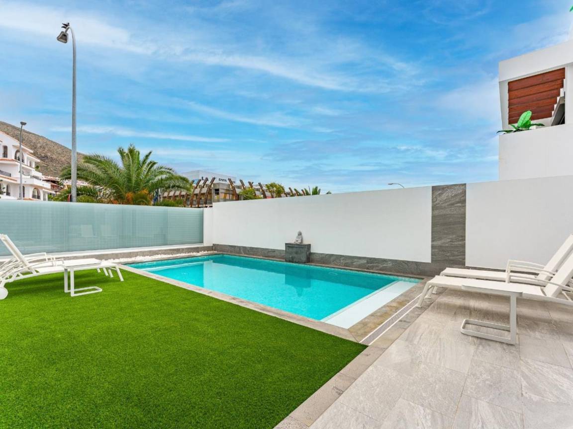 293 M² Villa ∙ 3 Bedrooms ∙ 6 Guests - Los Cristianos