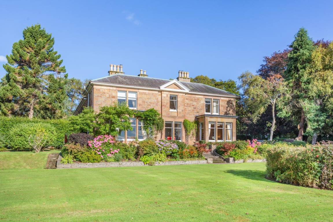 Cottage ∙ 8 Bedrooms ∙ 17 Guests - Tain