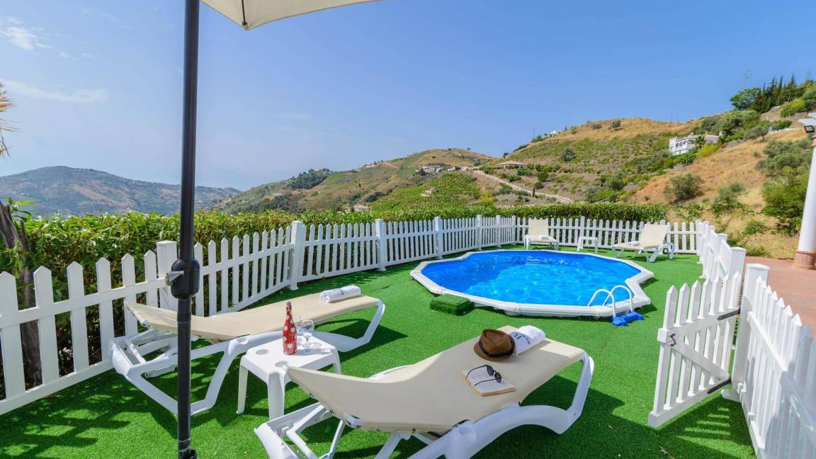 90 M² House ∙ 3 Bedrooms ∙ 8 Guests - Torrox