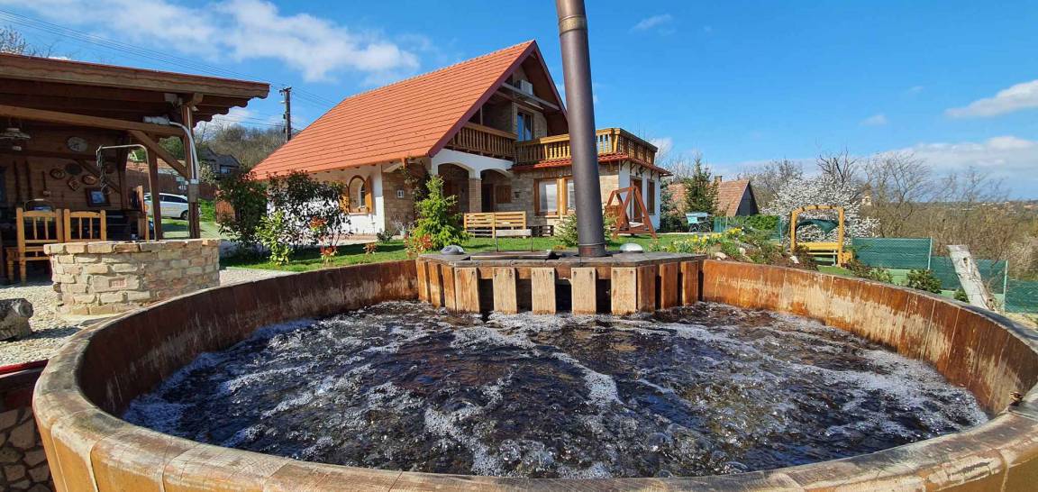 140 M² Ferienhaus ∙ 4 Schlafzimmer ∙ 8 Gäste - Siófok