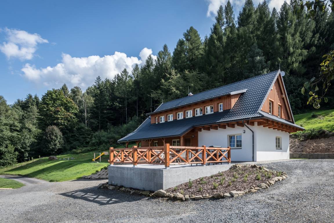 200 M² Villa ∙ 4 Bedrooms ∙ 11 Guests - Velké Karlovice
