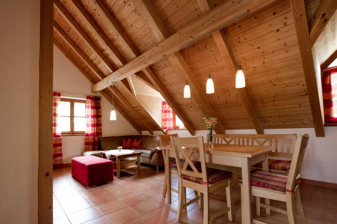 80 M² Ferienwohnung ∙ 2 Schlafzimmer ∙ 4 Gäste - Siegsdorf