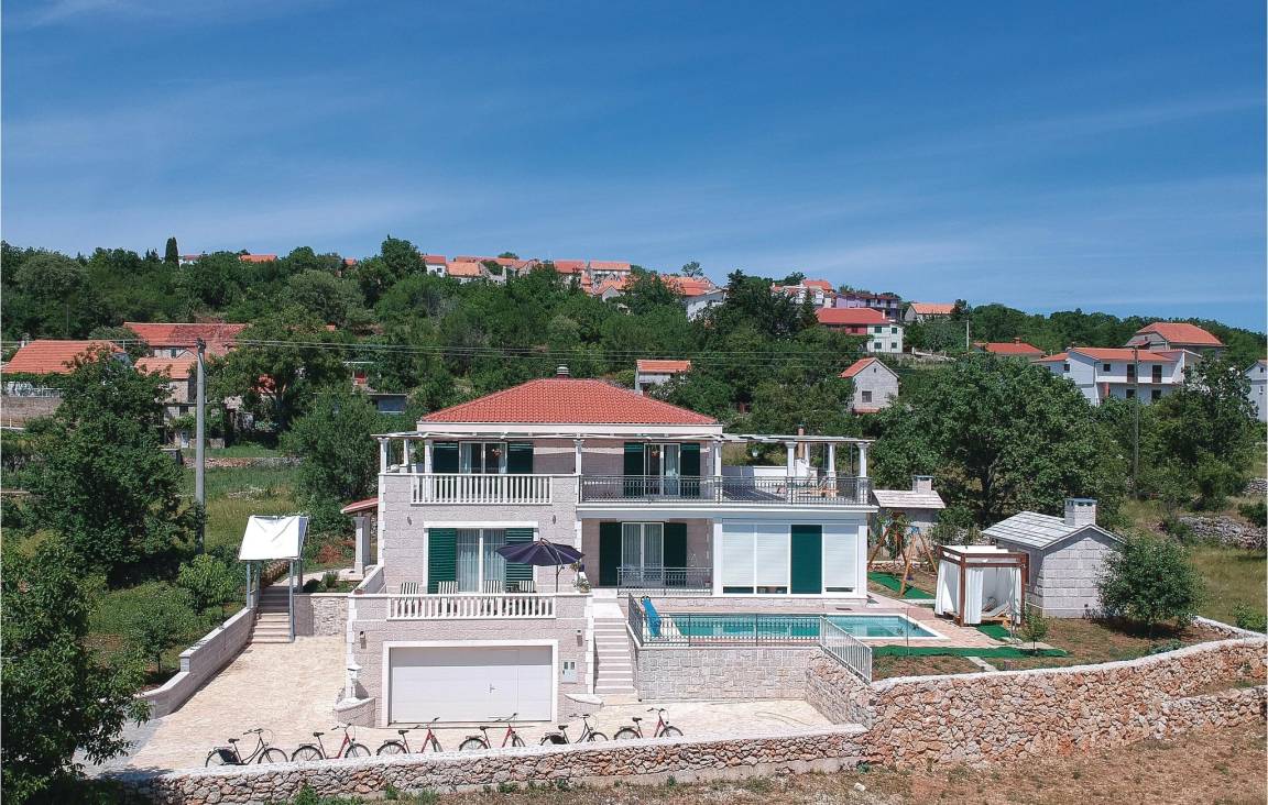 314 M² Ferienhaus ∙ 4 Schlafzimmer ∙ 8 Gäste - Makarska Riviera