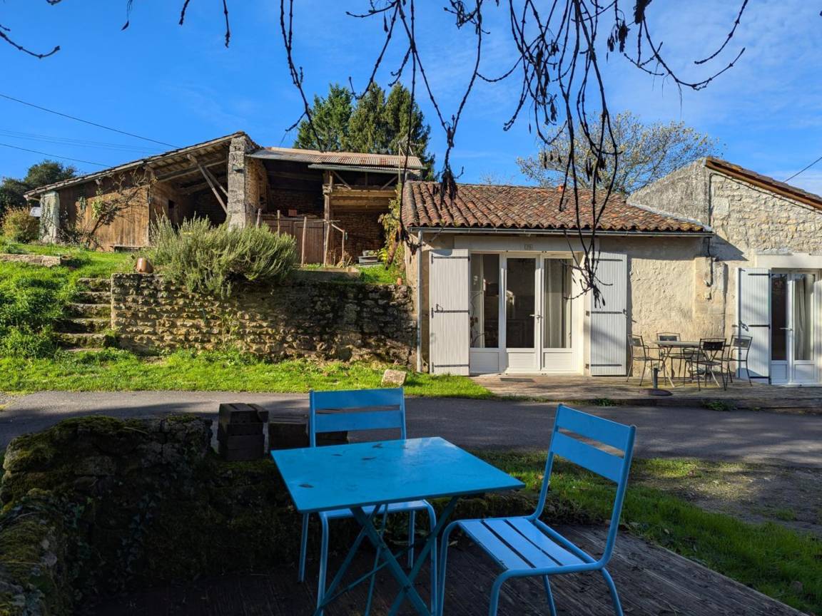65 M² Cottage ∙ 2 Bedrooms ∙ 4 Guests - Charente
