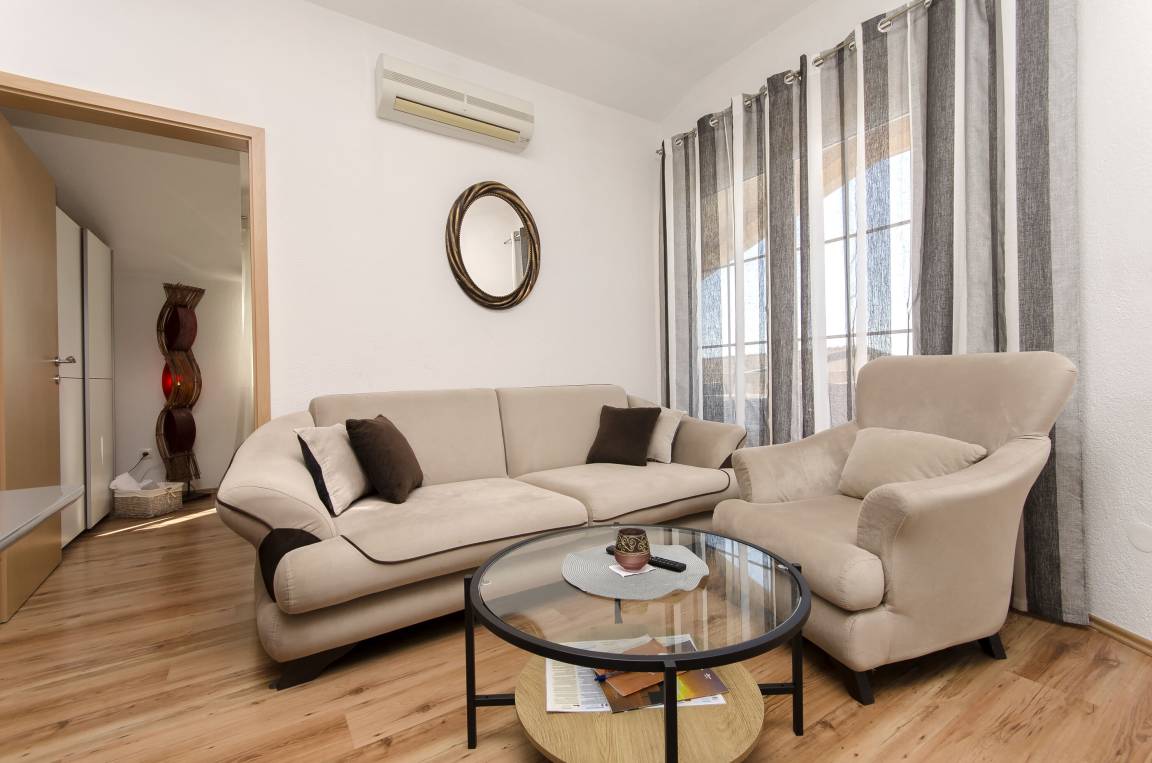 60 M² Apartment ∙ 2 Bedrooms ∙ 5 Guests - Vodice