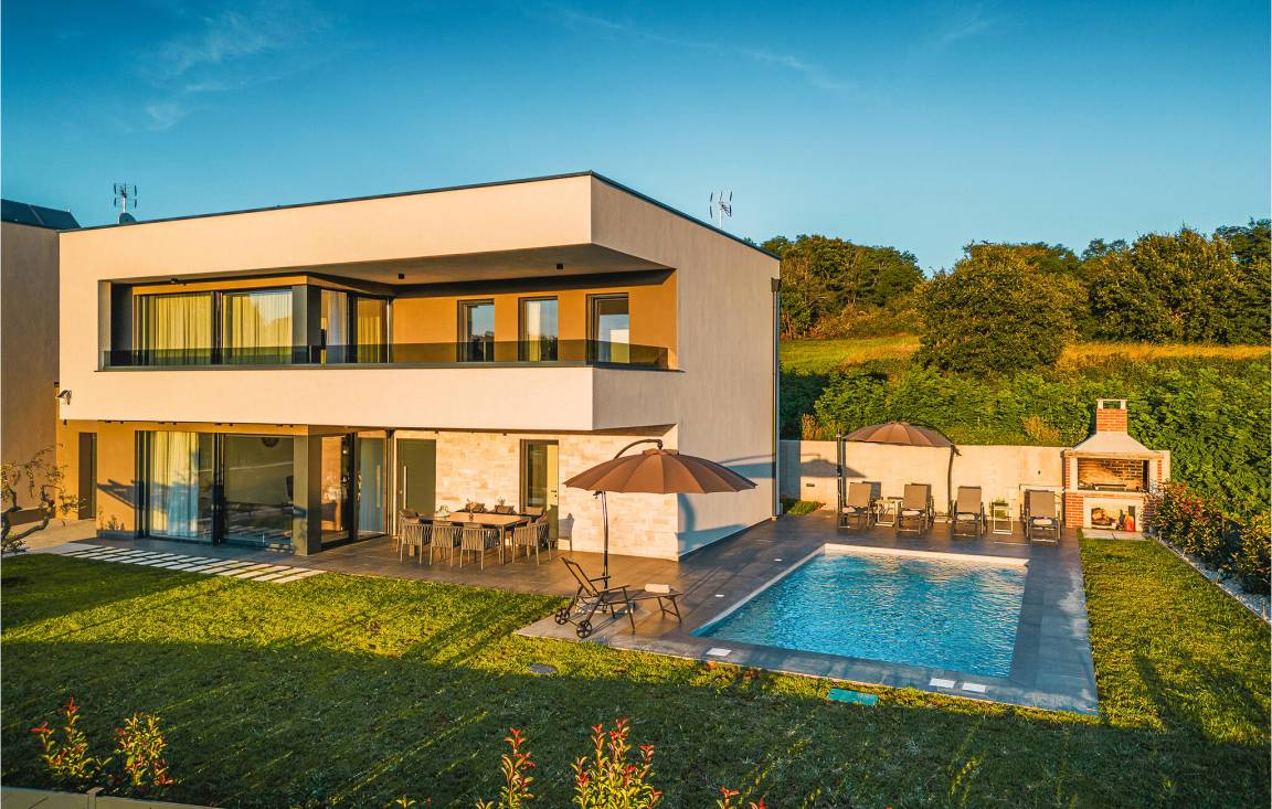 200 M² House ∙ 4 Bedrooms ∙ 8 Guests - Poreč