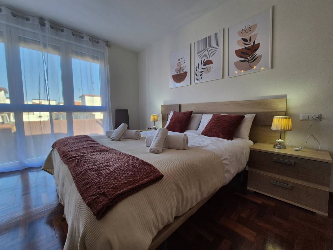 85 M² Apartamento ∙ 2 Habitaciones ∙ 4 Huéspedes - Gijón