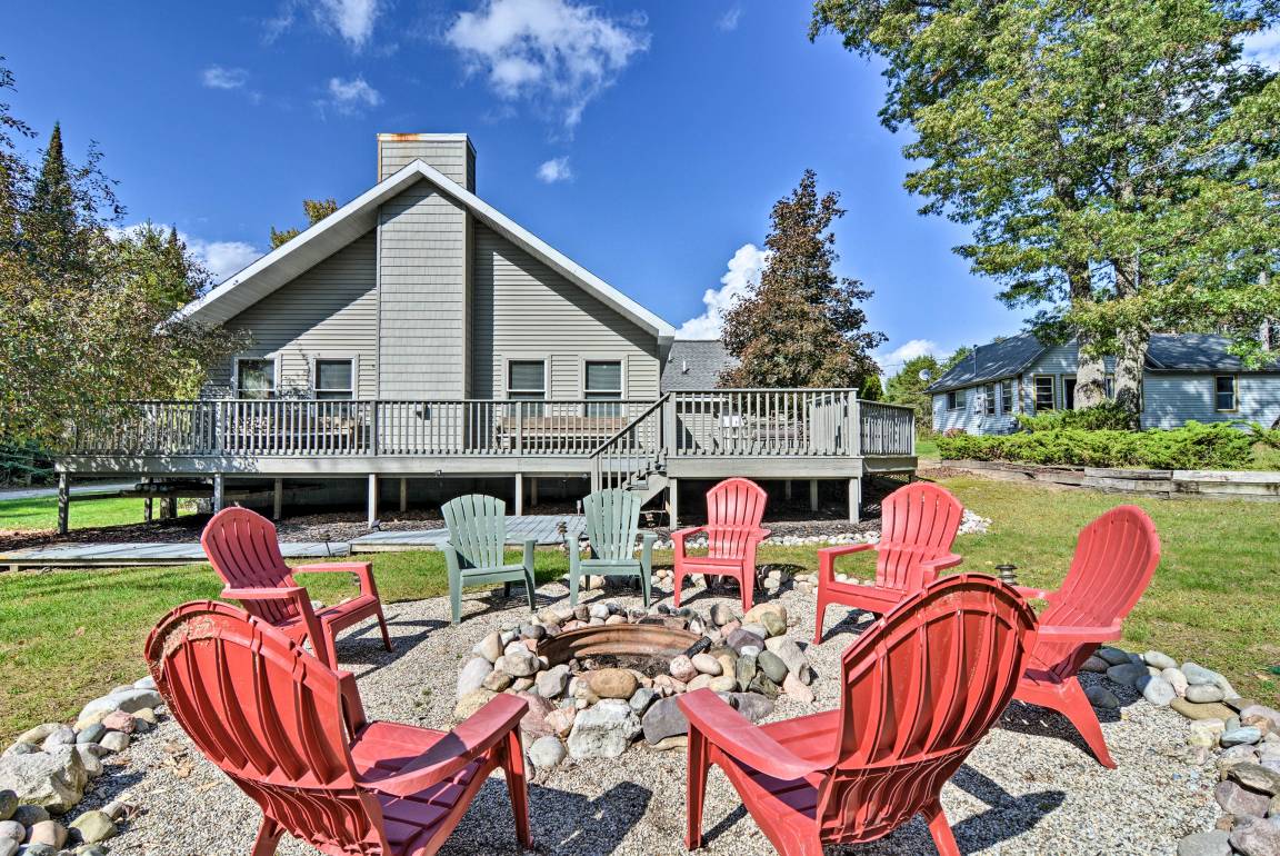 185 M² House ∙ 3 Bedrooms ∙ 12 Guests - Roscommon, USA