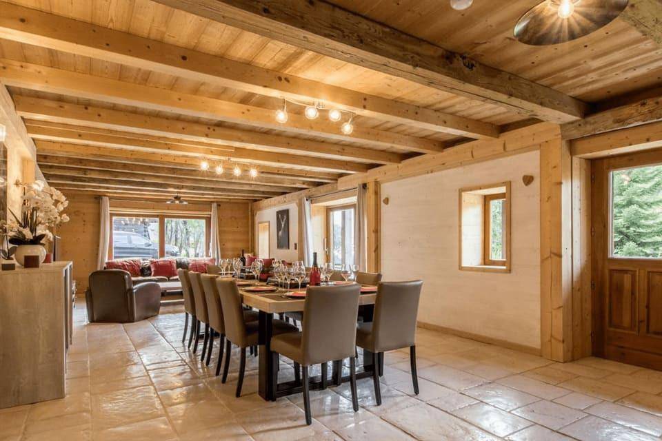 200 M² Huoneisto ∙ 4 Makuuhuonetta ∙ 13 Vierasta - Champéry