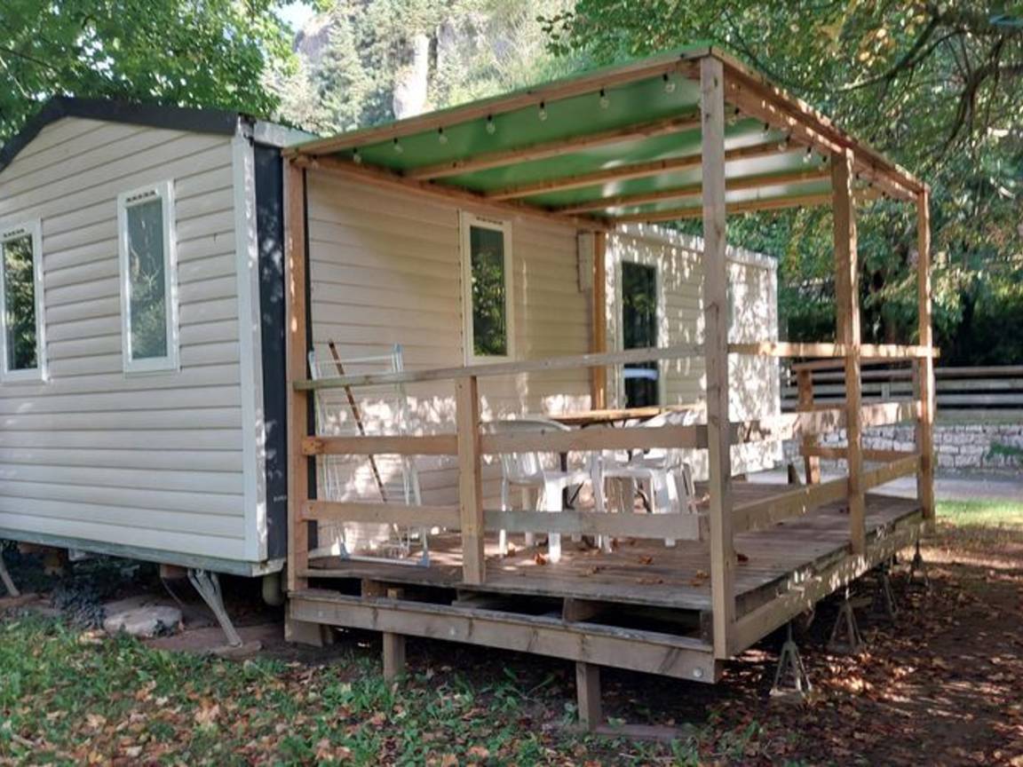 25 M² Asuntovaunu ∙ 2 Makuuhuonetta ∙ 4 Vierasta - Meyrueis