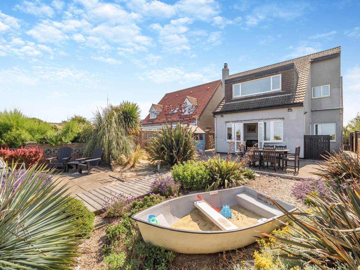 Cottage ∙ 4 Bedrooms ∙ 8 Guests - Hemsby