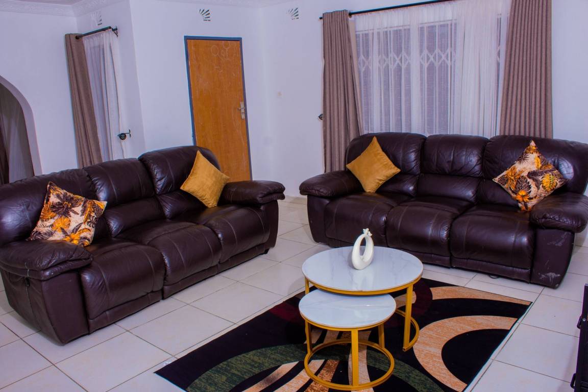 1100 M² House ∙ 4 Bedrooms ∙ 8 Guests - Harare