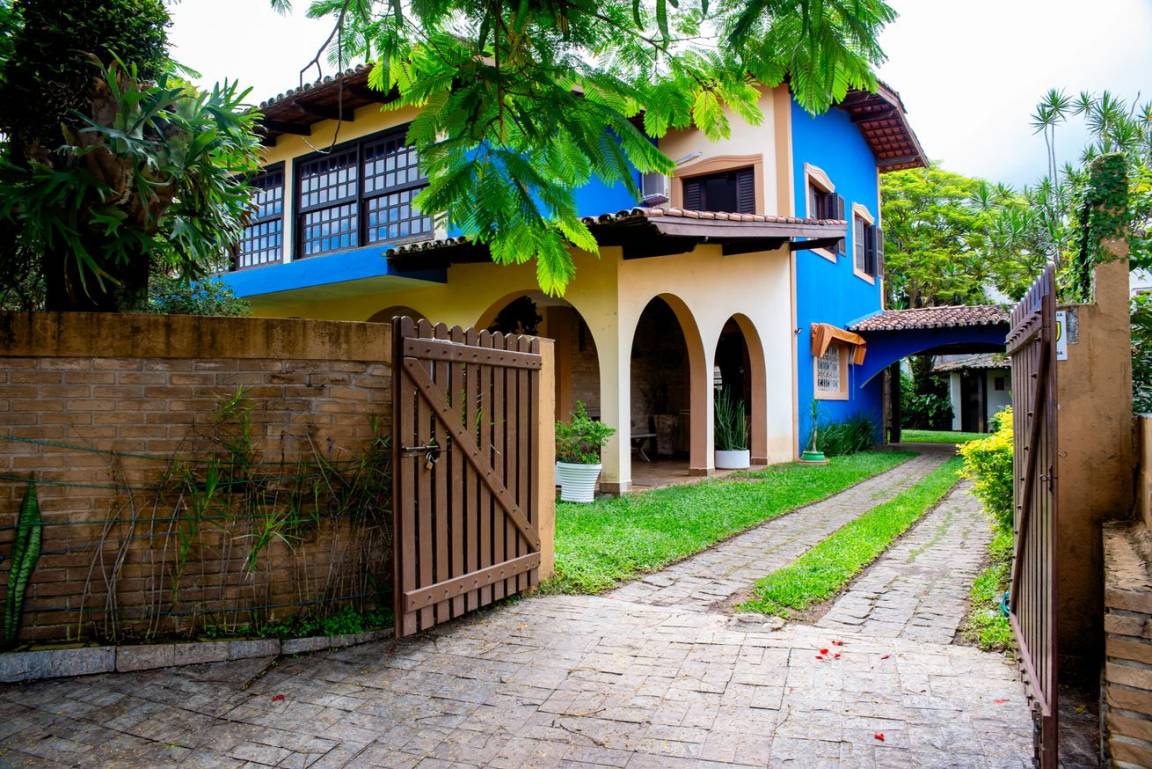 280 M² Casa ∙ 4 Quartos ∙ 12 Hóspedes - Caraguatatuba