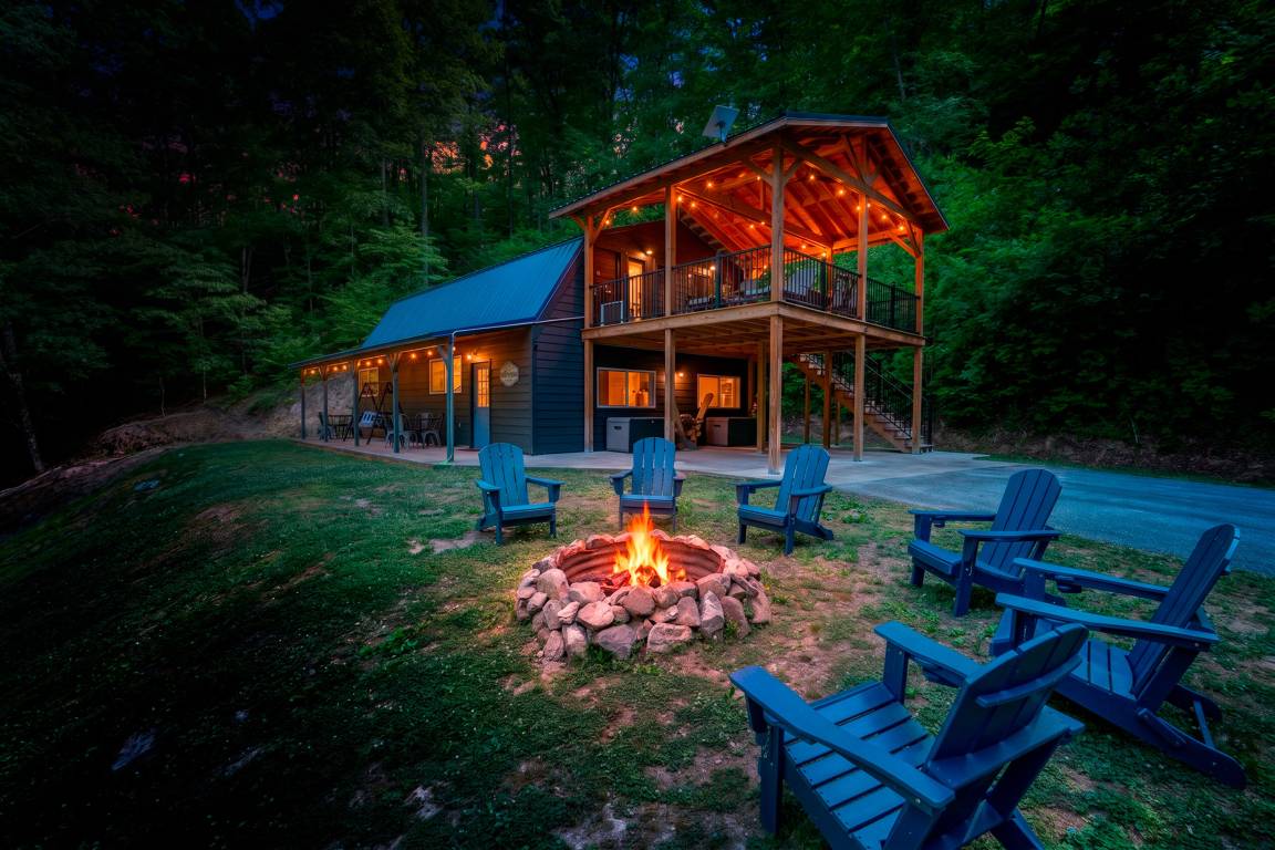 184 M² Cabin ∙ 3 Bedrooms ∙ 8 Guests - Chimney Rock, NC