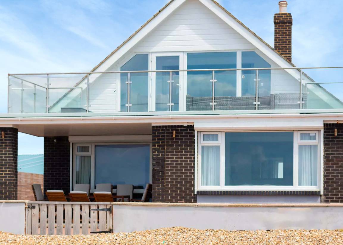 Cottage ∙ 4 Bedrooms ∙ 8 Guests - Selsey
