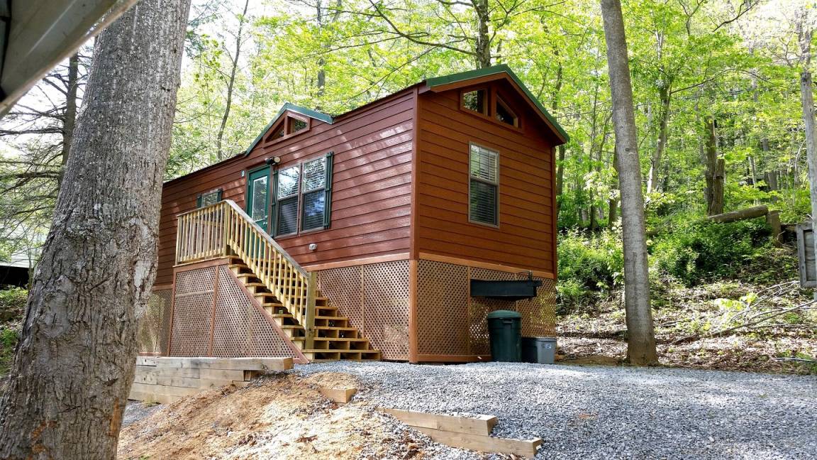 House ∙ 2 Bedrooms ∙ 6 Guests - Lewisburg, WV