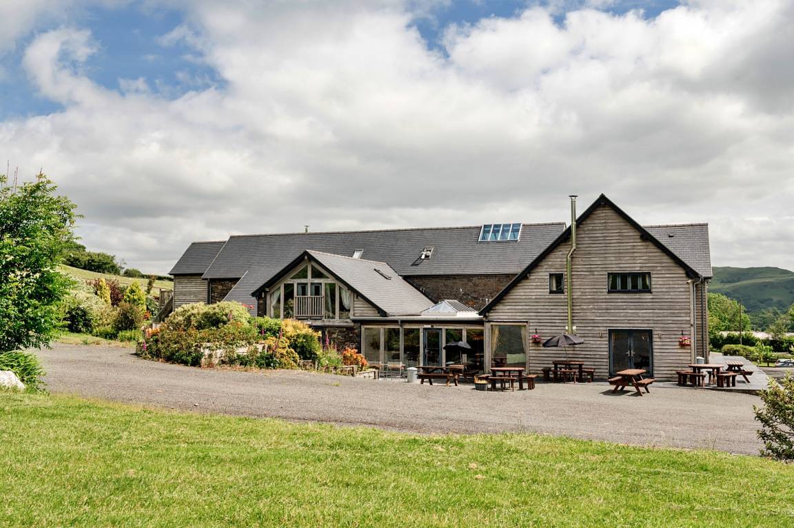 350 M² Cottage ∙ 10 Bedrooms ∙ 38 Guests - Wales