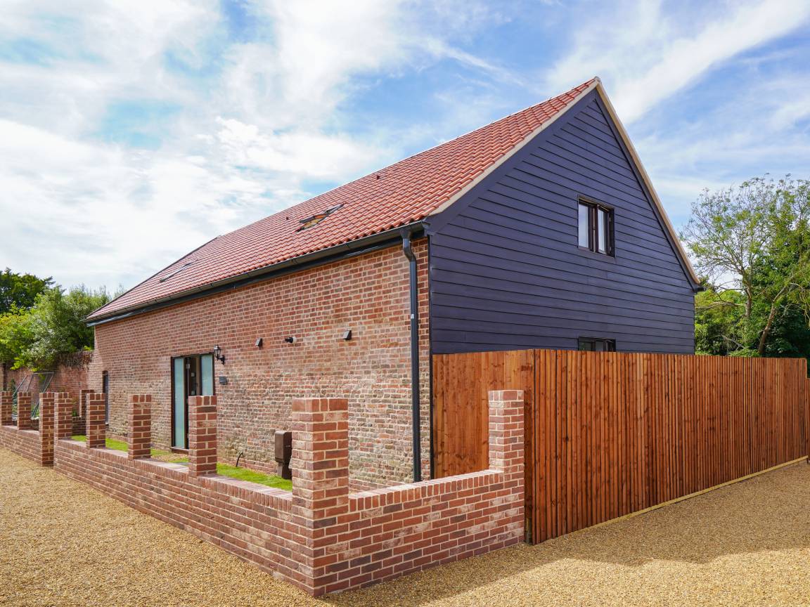 Cottage ∙ 4 Bedrooms ∙ 8 Guests - Kessingland