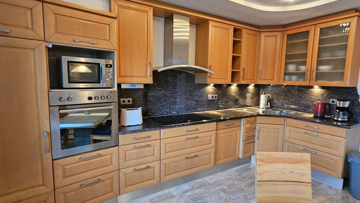 120 M² Ferienwohnung ∙ 3 Schlafzimmer ∙ 6 Gäste - Königsbrunn