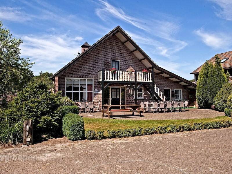 Huis ∙ 6 Slaapkamers ∙ 16 Gasten - Helmond