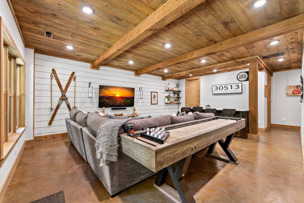 Cabin ∙ 4 Bedrooms ∙ 8 Guests - Blue Ridge, GA