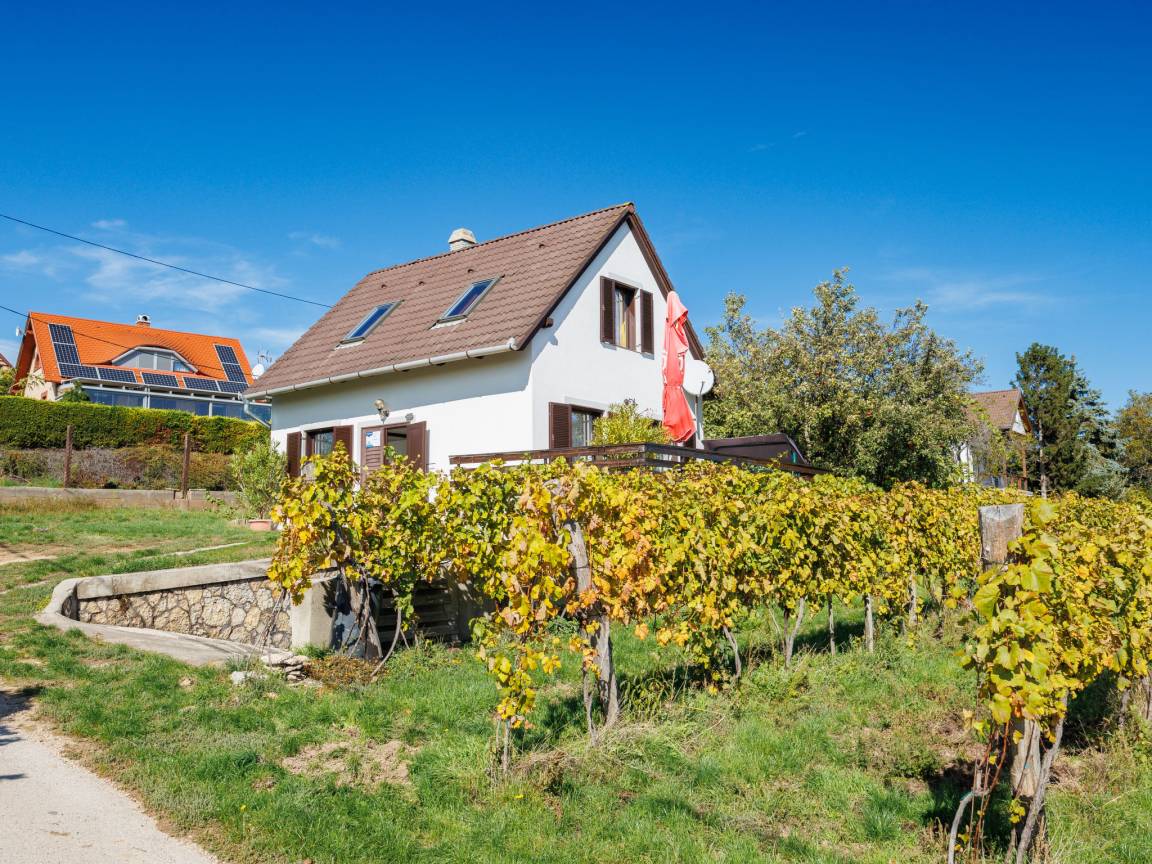 80 M² House ∙ 2 Bedrooms ∙ 4 Guests - Balatonfüred