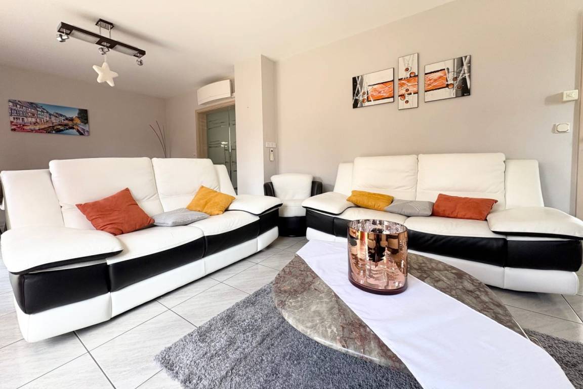 135 M² Maison De Vacances ∙ 4 Chambres ∙ 10 Personnes - Strasbourg