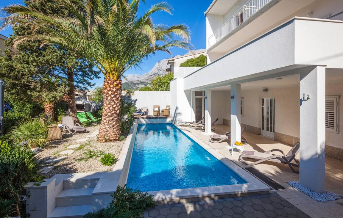 120 M² Apartment ∙ 3 Bedrooms ∙ 6 Guests - Promajna