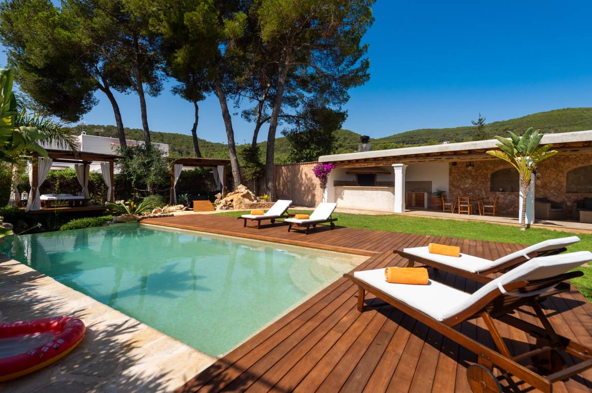 120 M² Villa ∙ 2 Bedrooms ∙ 4 Guests - Santa Eulària des Riu