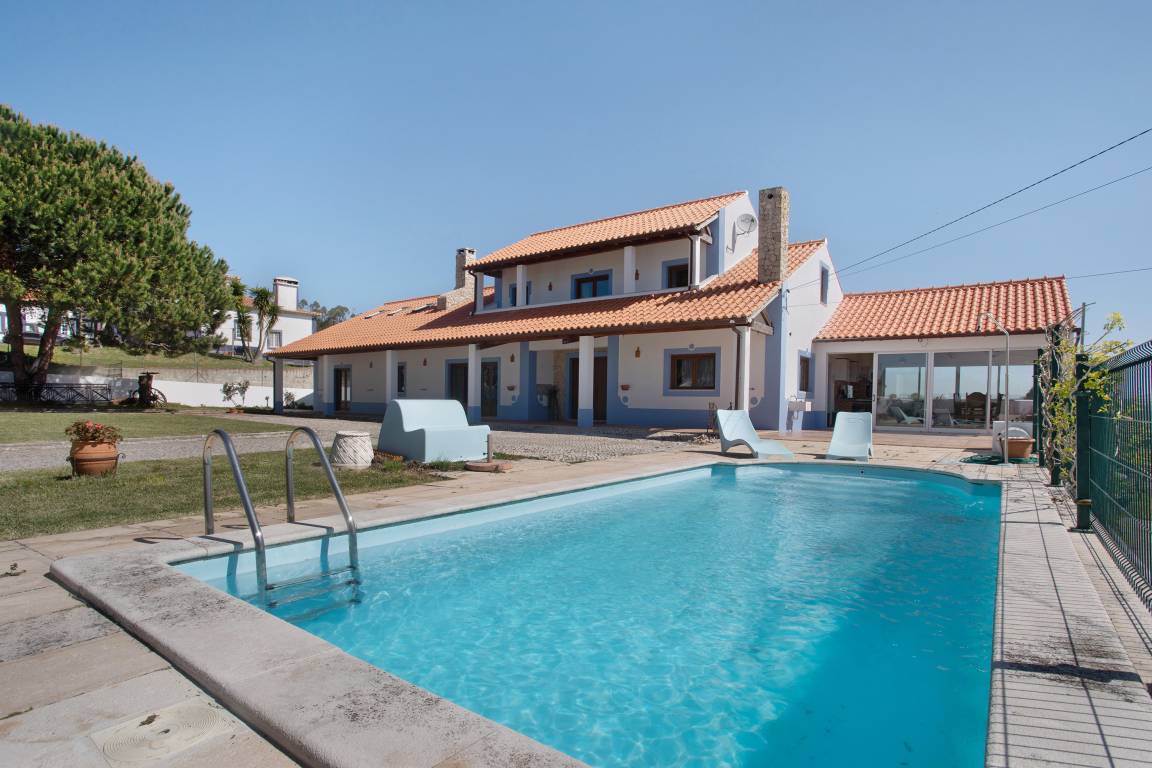 250 M² Villa ∙ 3 Bedrooms ∙ 8 Guests - Alcobaça
