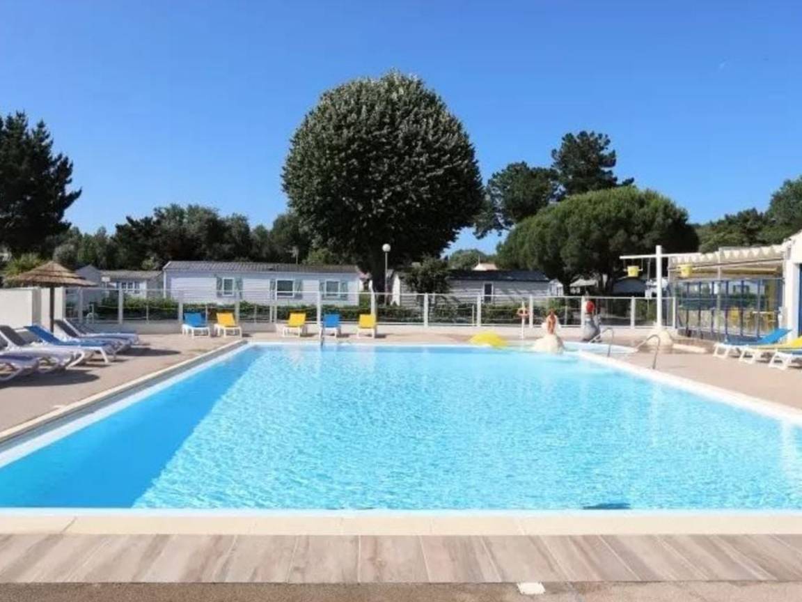 32 M² Caravan ∙ 2 Bedrooms ∙ 5 Guests - Fromentine