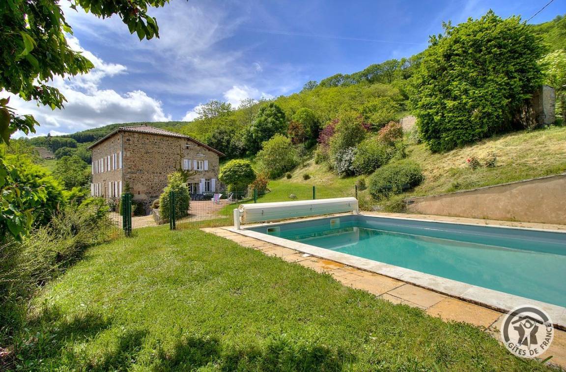 240 M² Gîte ∙ 5 Chambres ∙ 12 Personnes - Matour