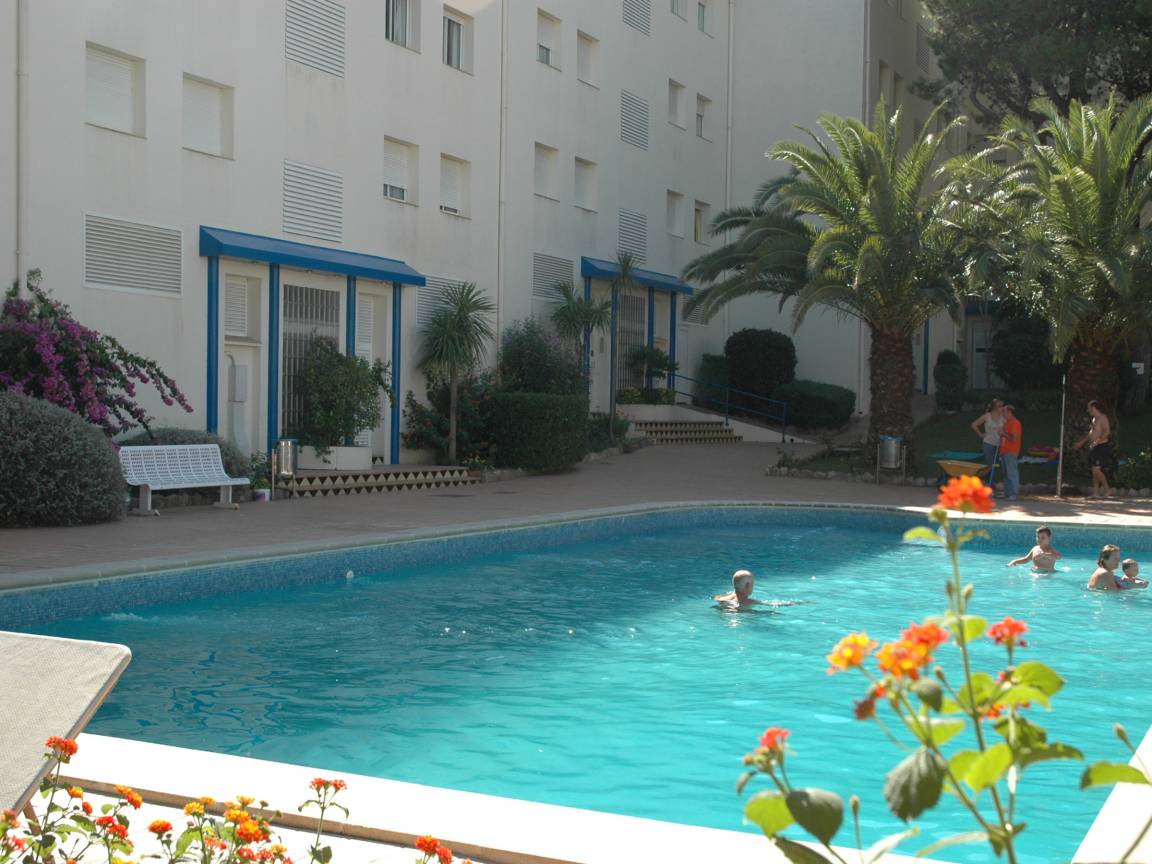 70 M² Apartment ∙ 2 Bedrooms ∙ 4 Guests - Girona
