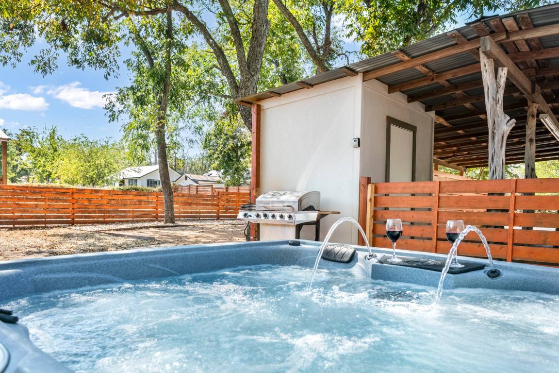 House ∙ 2 Bedrooms ∙ 6 Guests - Fredericksburg, TX