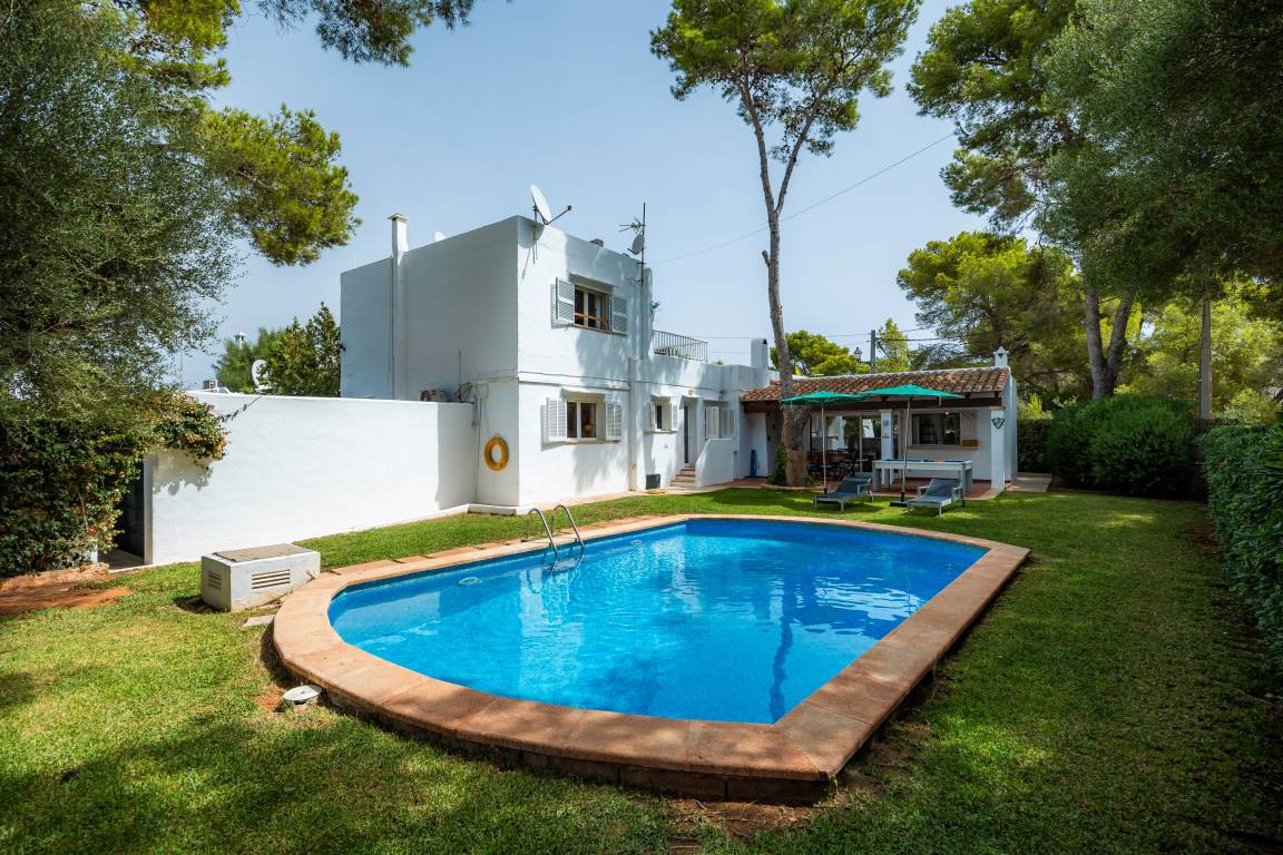 300 M² Villa ∙ 4 Bedrooms ∙ 8 Guests - Cala d'Or