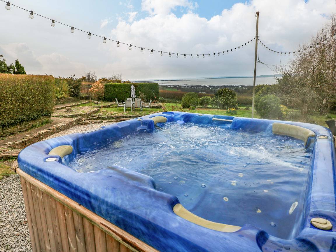 Cottage ∙ 4 Bedrooms ∙ 8 Guests - Llanelli