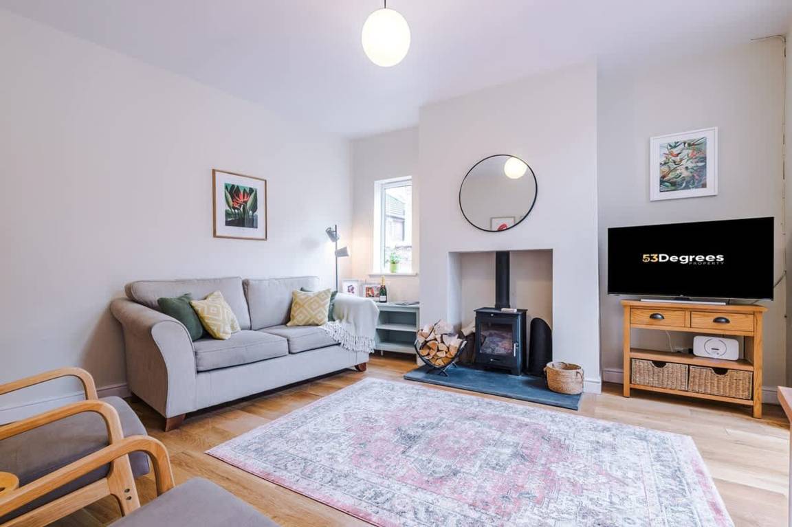 House ∙ 2 Bedrooms ∙ 4 Guests - Chester