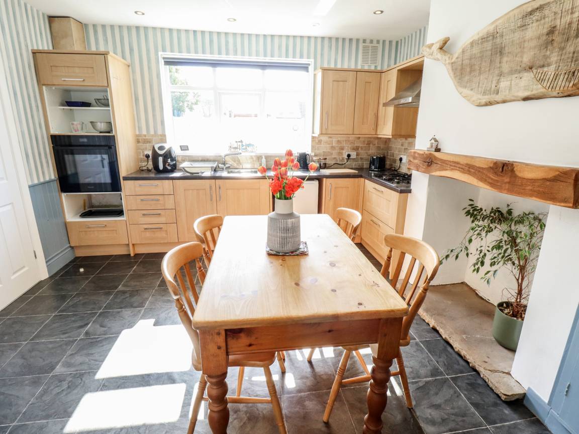 Cottage ∙ 2 Bedrooms ∙ 4 Guests - Sutton on Sea