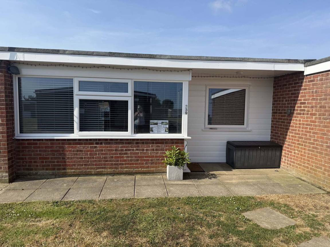 Cottage ∙ 2 Bedrooms ∙ 4 Guests - Winterton-on-Sea