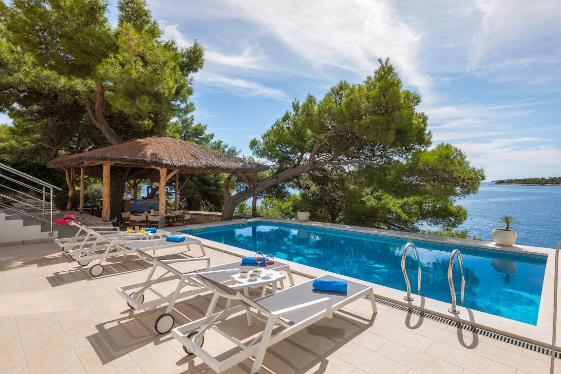 220 M² Villa ∙ 3 Bedrooms ∙ 6 Guests - Primošten