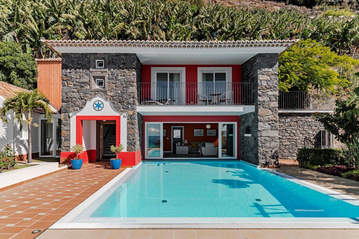 250 M² Villa ∙ 3 Slaapkamers ∙ 6 Gasten - Calheta