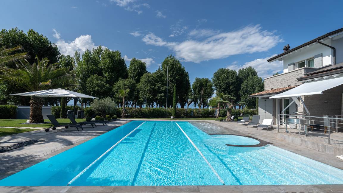 400 M² Villa ∙ 5 Bedrooms ∙ 8 Guests - Sirmione