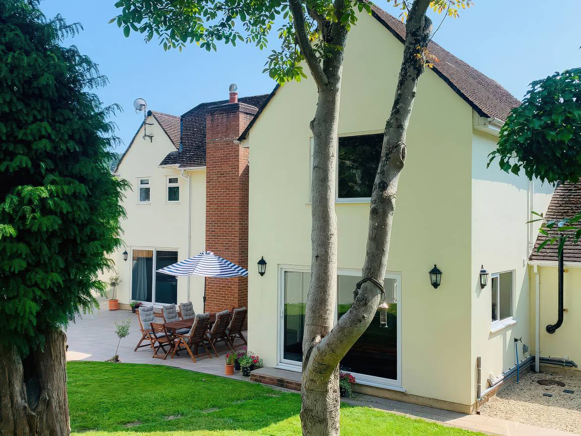 Cottage ∙ 4 Bedrooms ∙ 10 Guests - Axminster