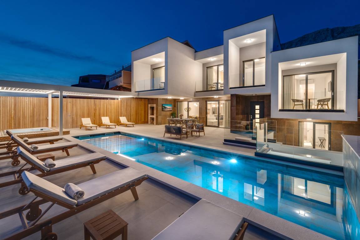 290 M² Villa ∙ 4 Bedrooms ∙ 10 Guests - Almissa