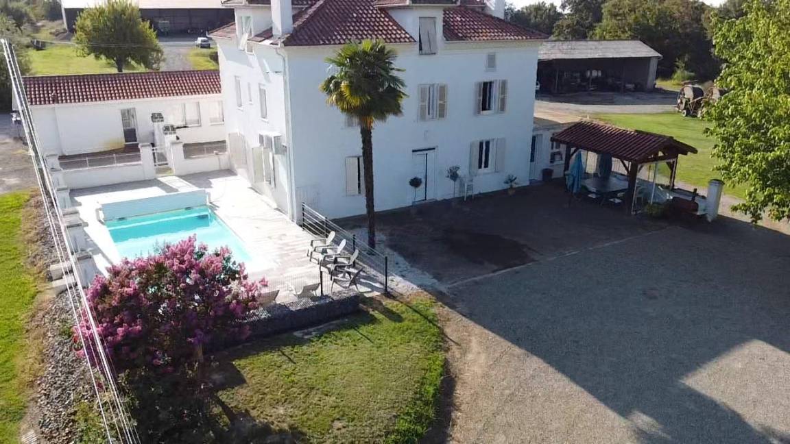 300 M² Gîte ∙ 7 Chambres ∙ 14 Personnes - Landes